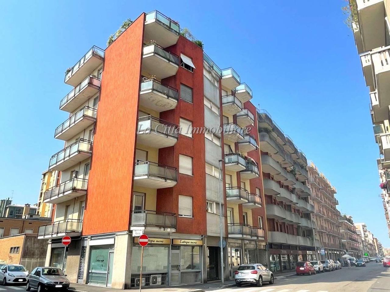 Negozio in vendita a Novara