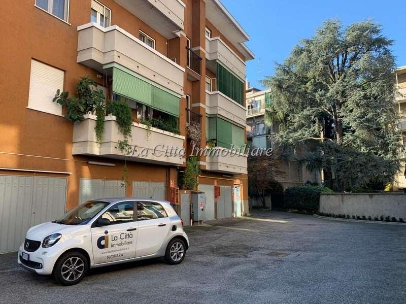 Locale commerciale in affitto a Novara