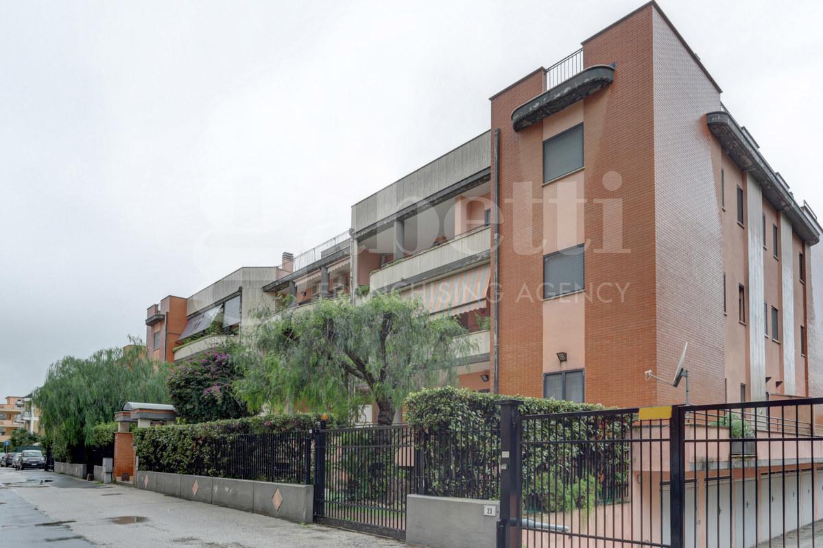 Appartamento in Via degli Elleni, Latina