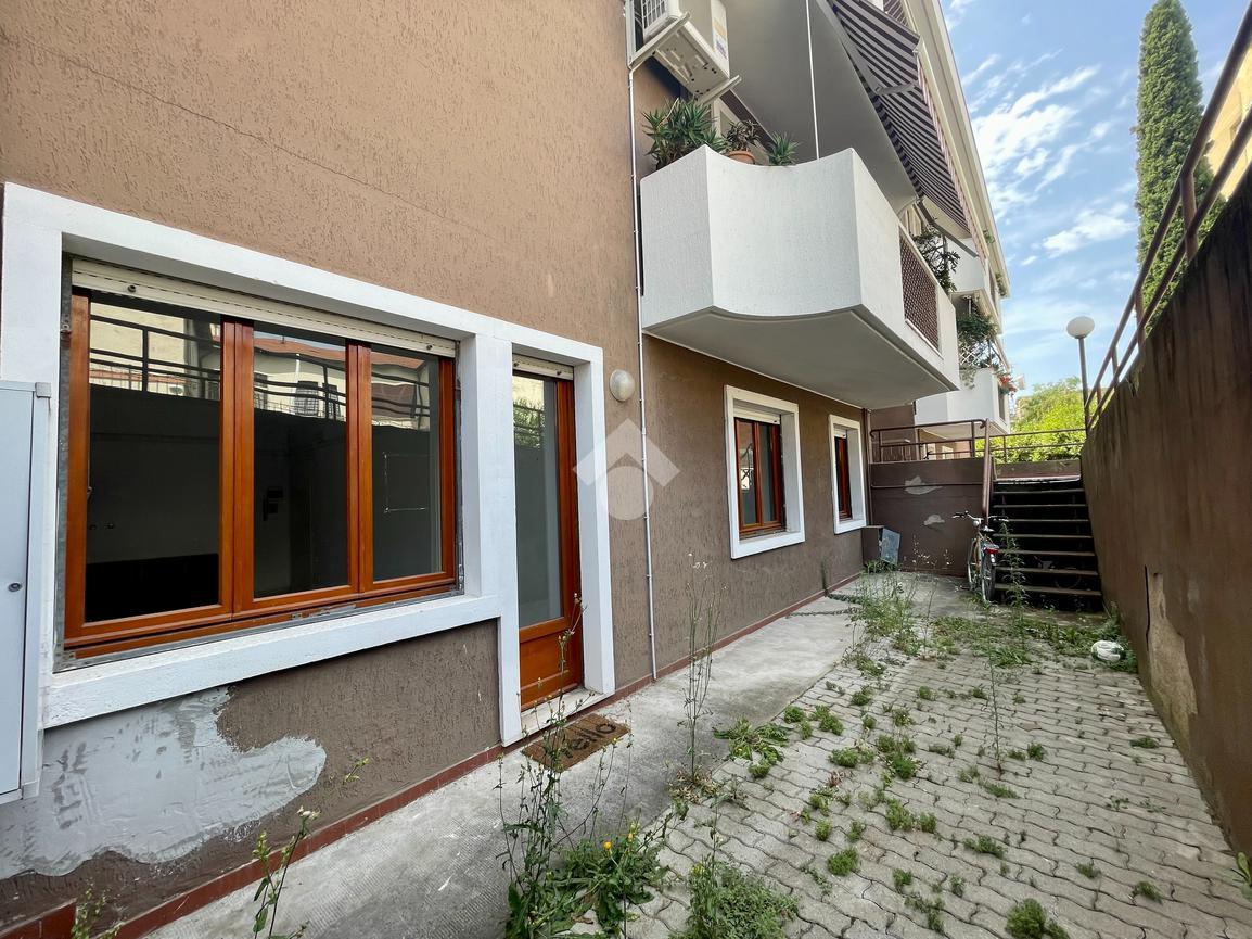 Ufficio in affitto a Massa