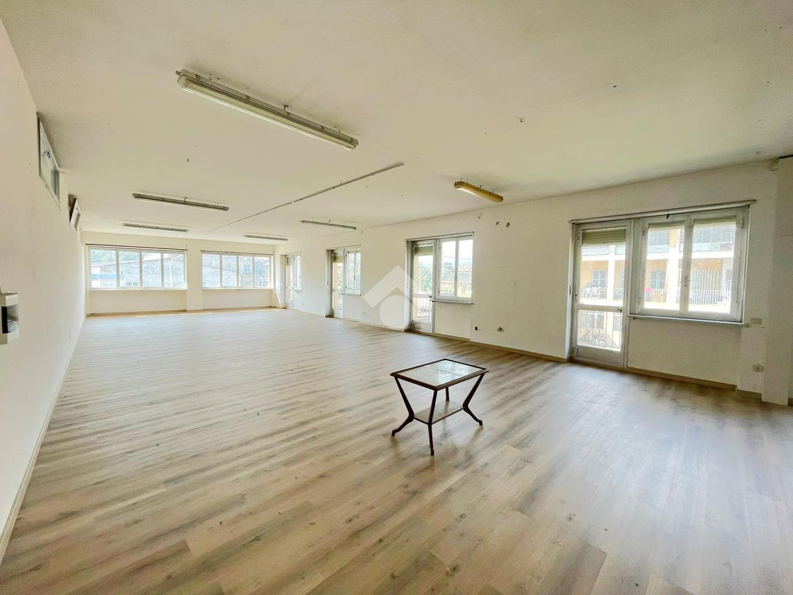 Ufficio in vendita a Romano Canavese