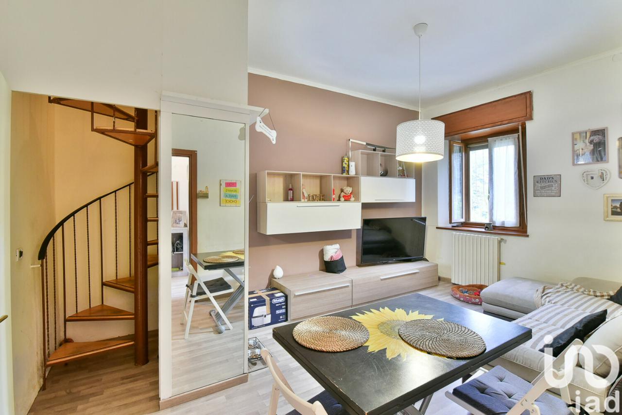 Appartamento in vendita a Besana In Brianza