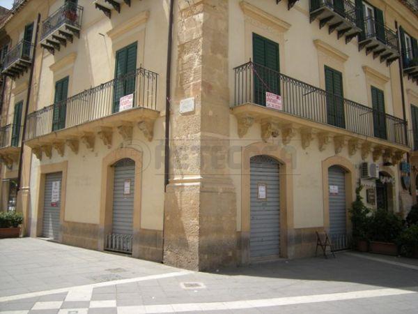 Palazzina commerciale in vendita a Caltanissetta