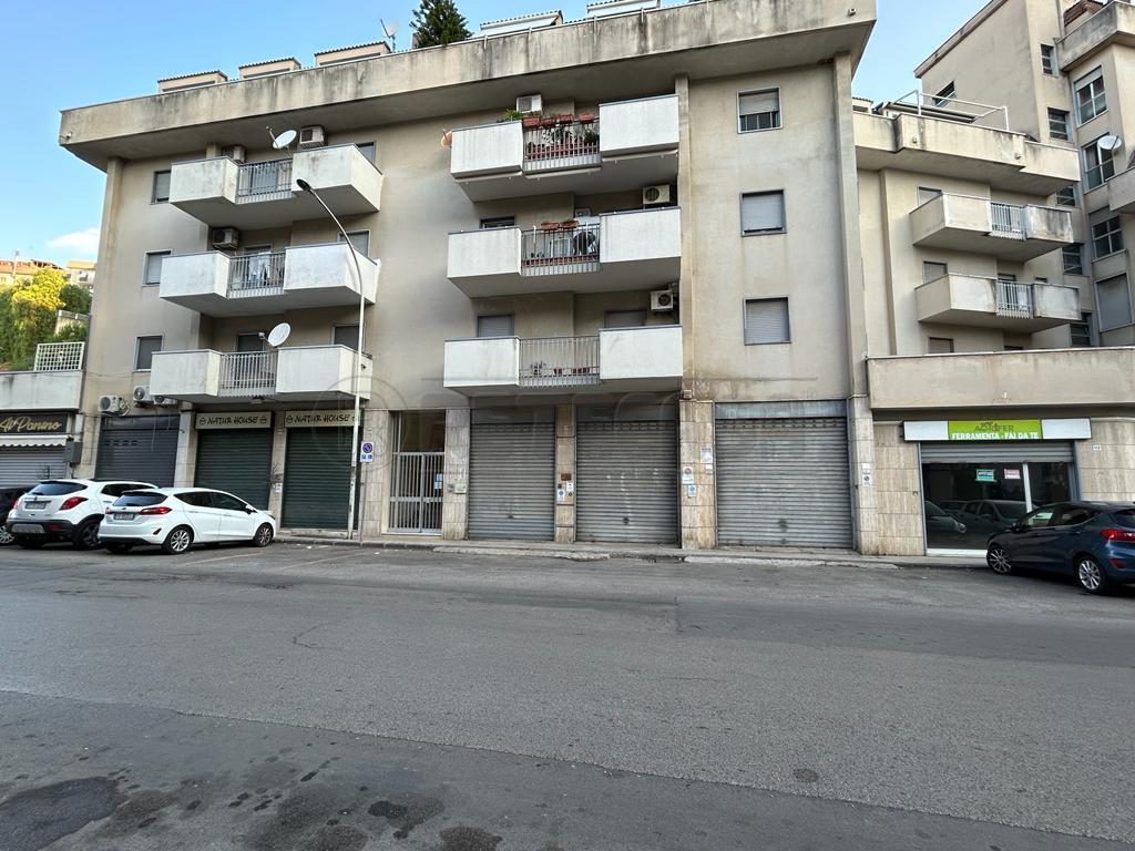 Palazzina commerciale in vendita a Caltanissetta