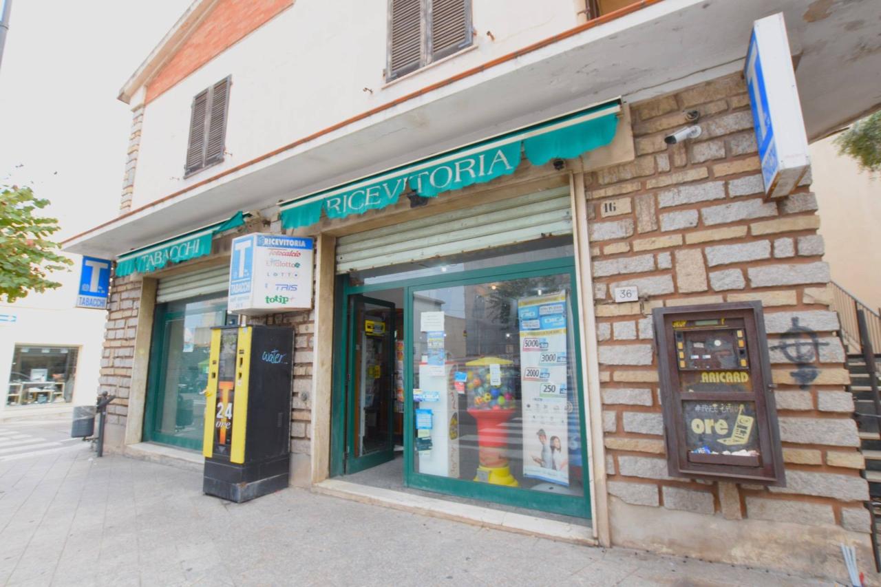 Esercizio commerciale in vendita a Olbia