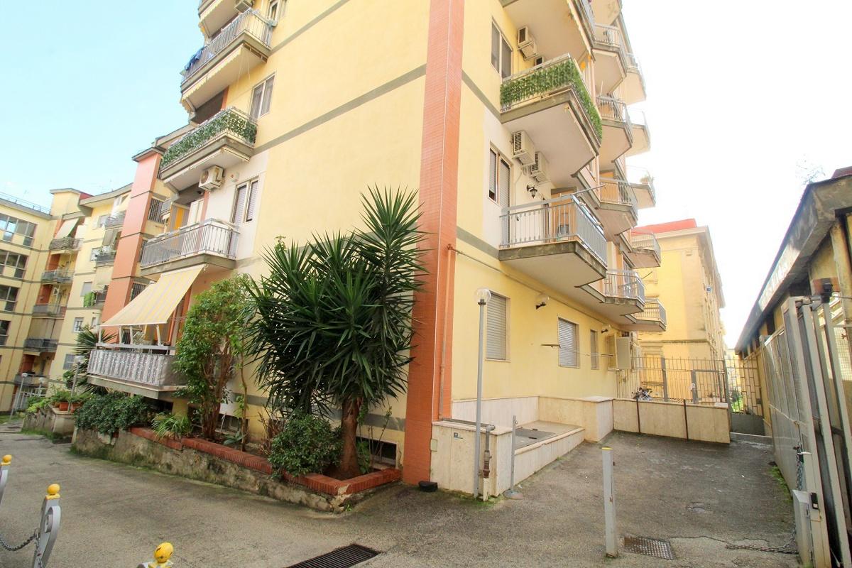 Appartamento in Vico S. Efamo Vecchio, Napoli