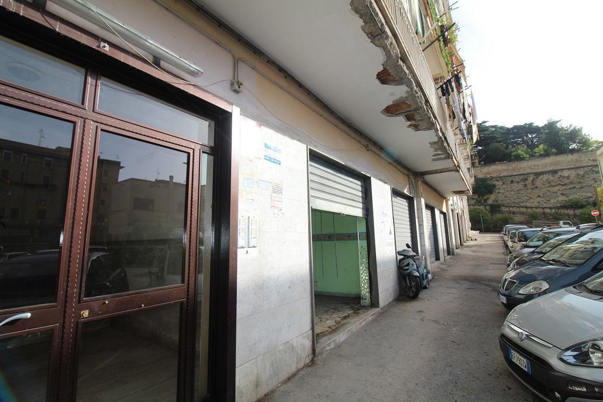 Negozio in vendita a Napoli