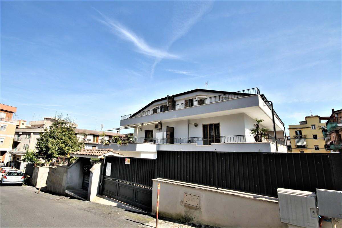 Trilocale in Via Bagnoregio, Roma