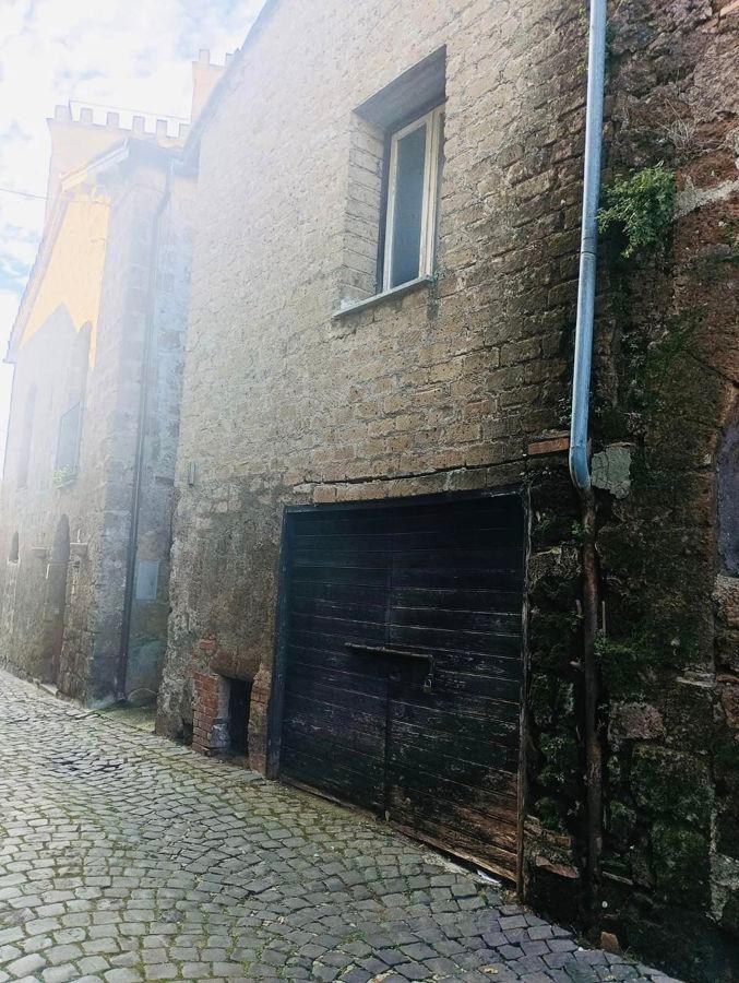 Magazzino in vendita a Sutri