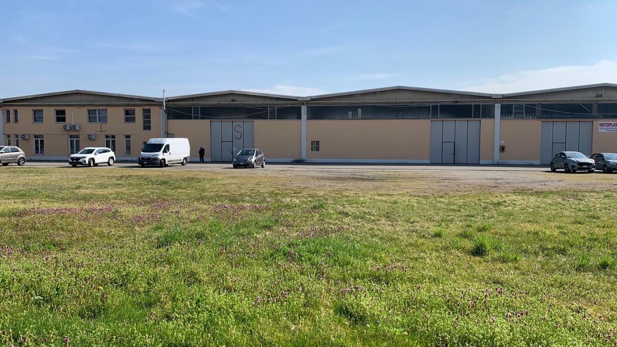 Capannone in affitto a Limbiate