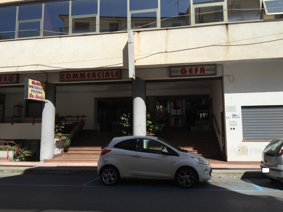 Negozio in vendita a Amantea