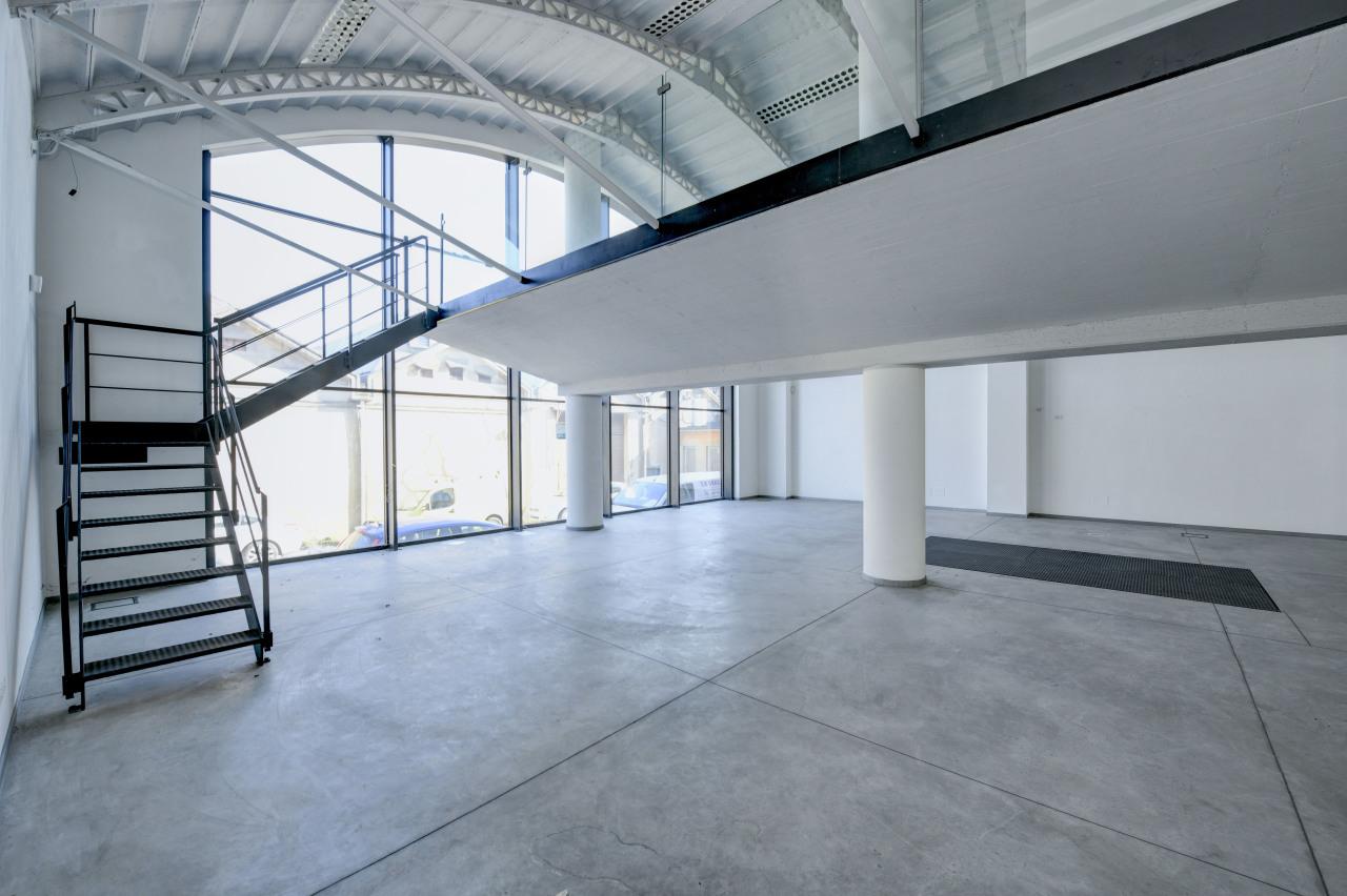 Palazzina commerciale in vendita a Brescia
