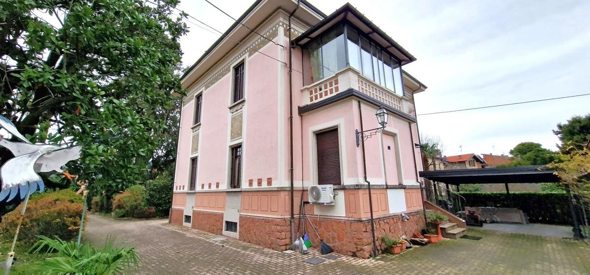 Villa in vendita a Luino
