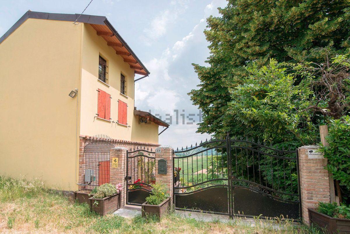 Cascina in vendita a Casteggio