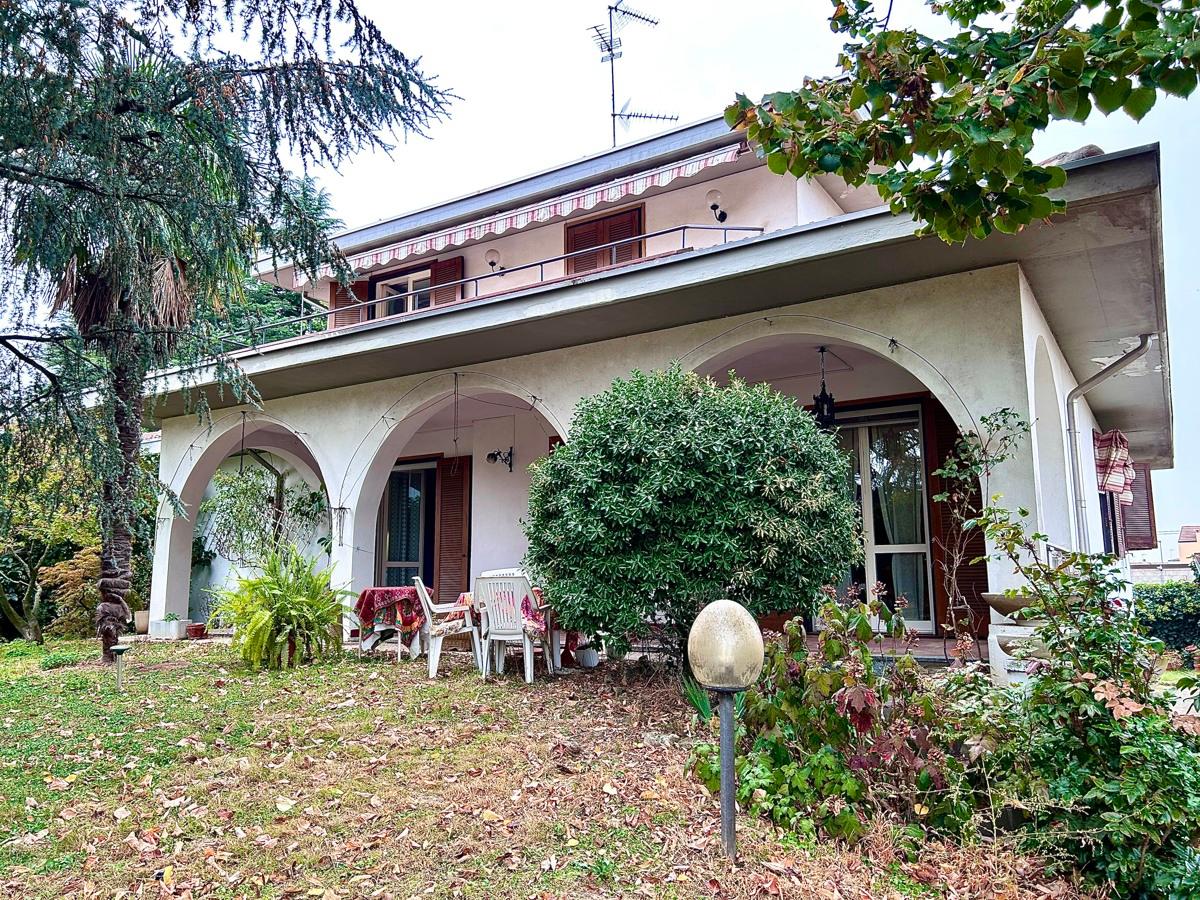 Casa indipendente in vendita a Dorno