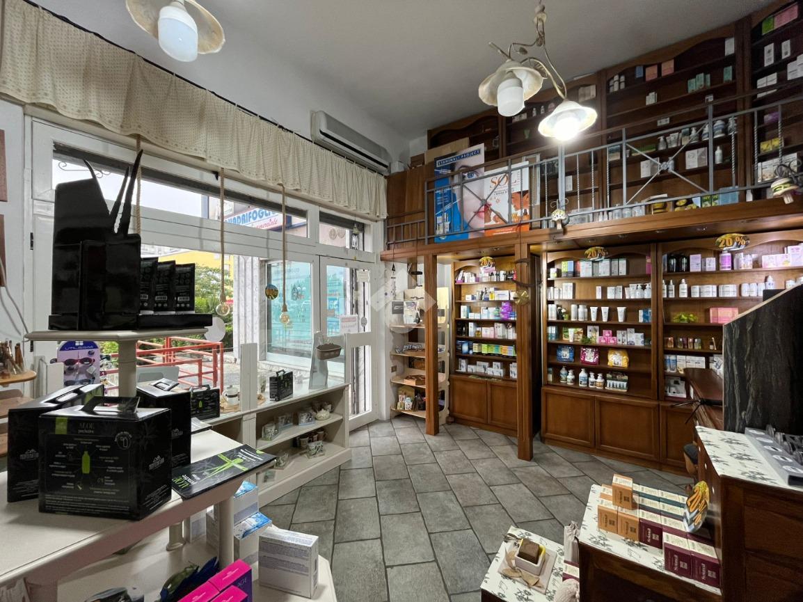 Negozio in vendita a Rende