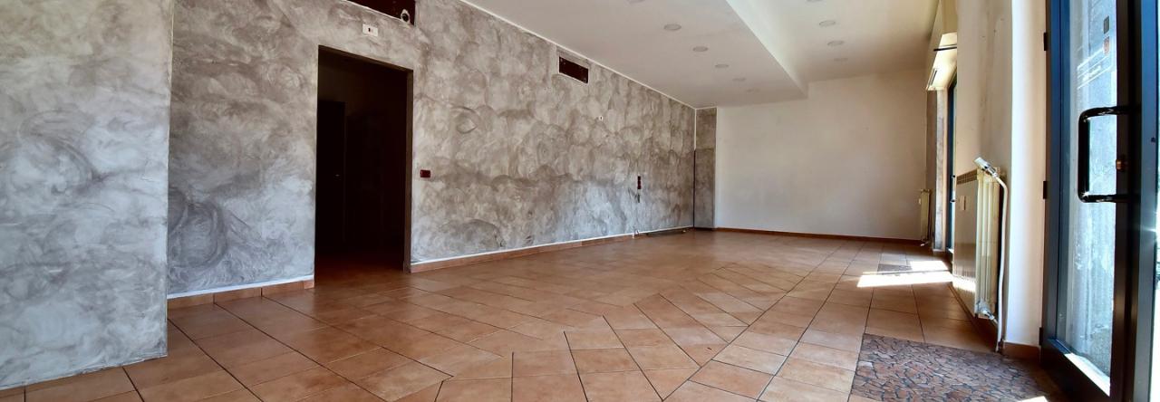 Negozio in vendita a Muggiò