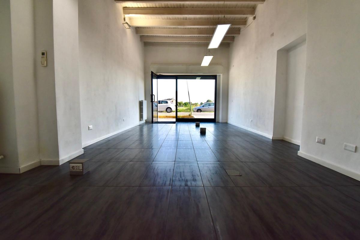 Negozio in vendita a Muggiò