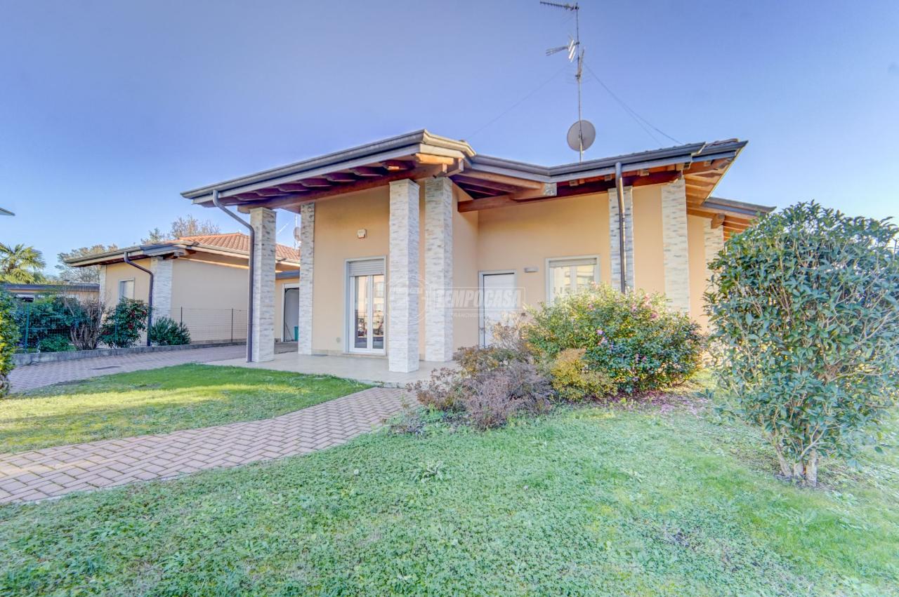 Villa in vendita a Solbiate Arno