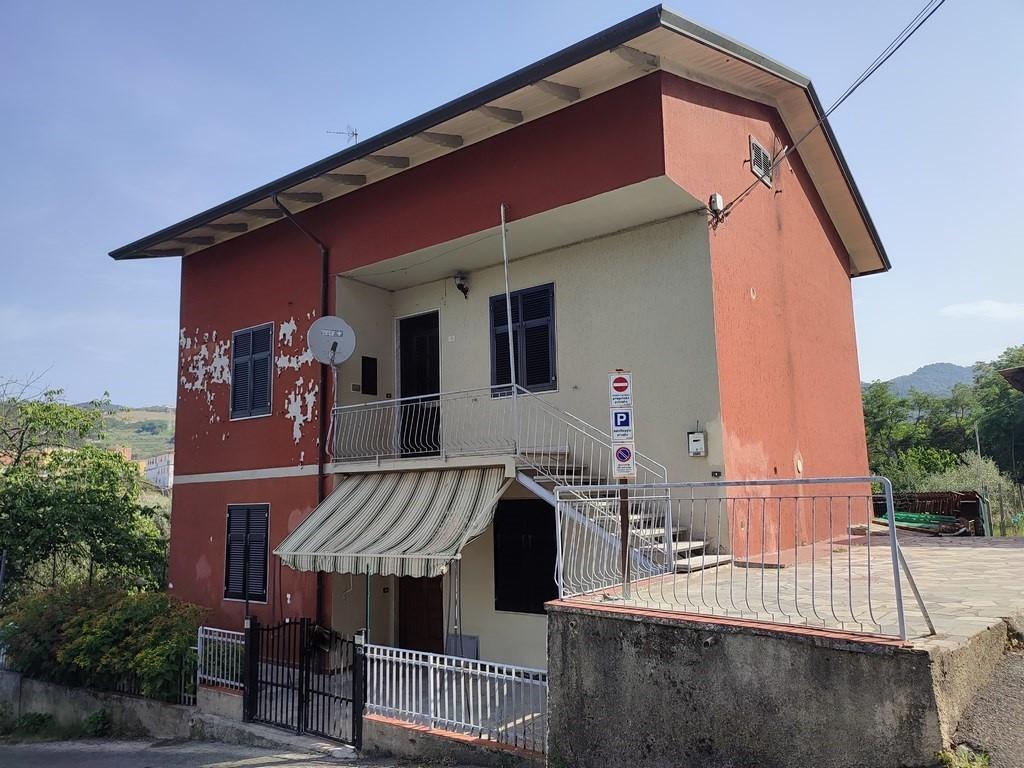 Porzione di casa in vendita a Luni