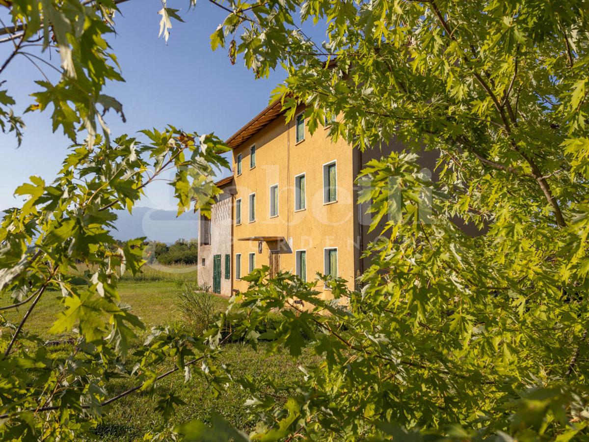 Rustico in vendita a Fontanafredda