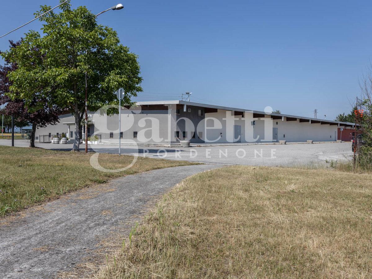 Capannone in vendita a Roveredo In Piano