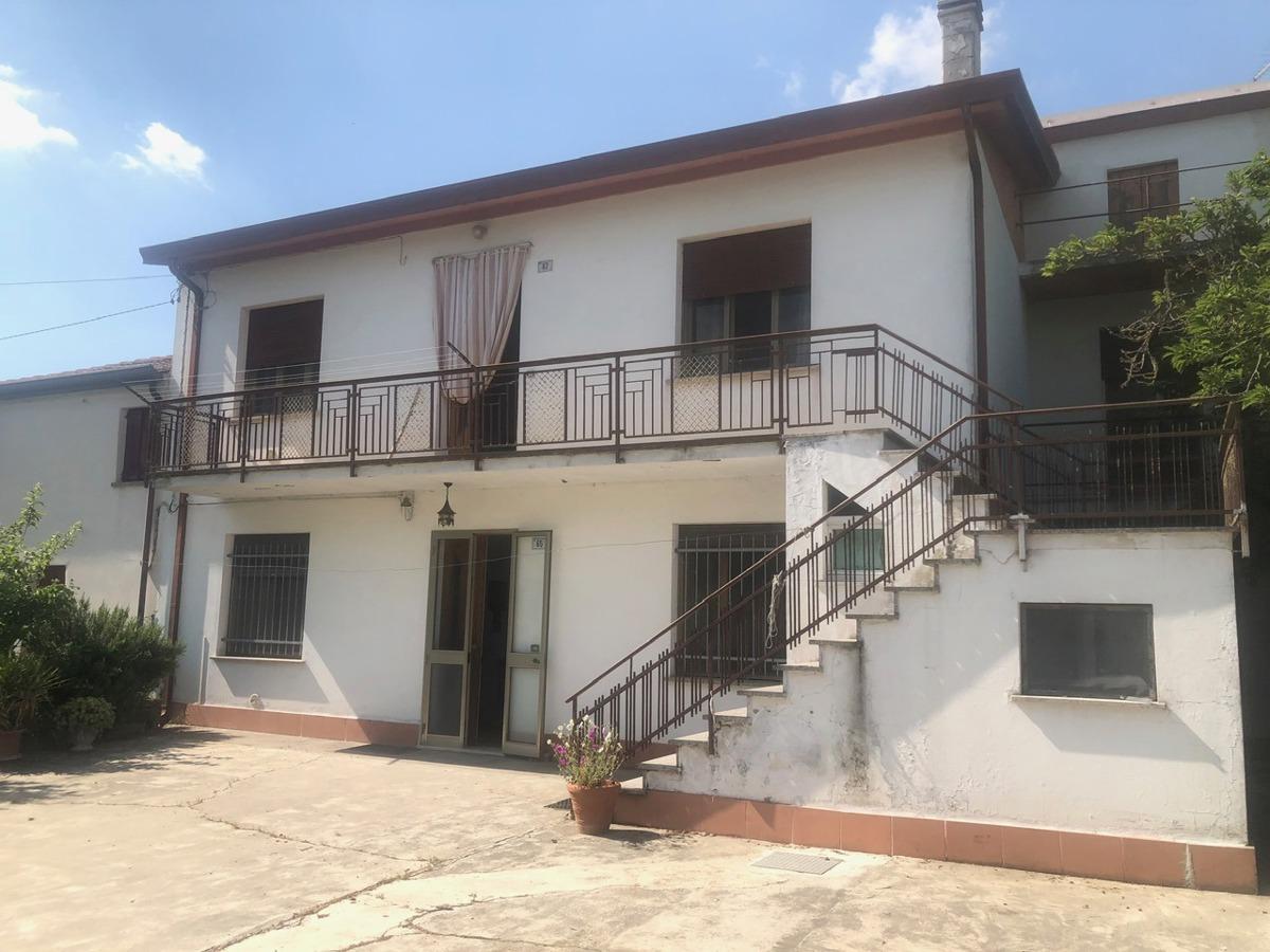 Palazzina commerciale in vendita a Papozze