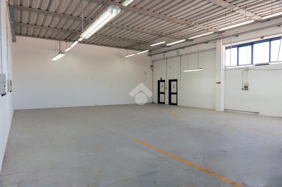 Laboratorio in vendita a Cascina