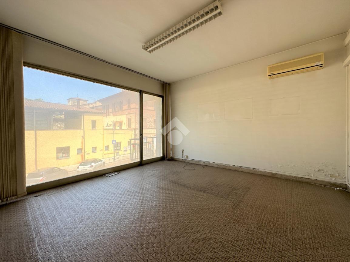 Ufficio in vendita a Cascina