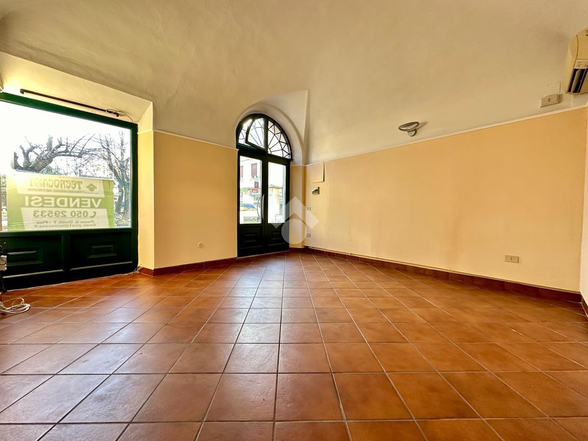 Negozio in vendita a Cascina