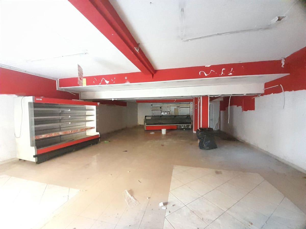 Esercizio commerciale in affitto a Caivano
