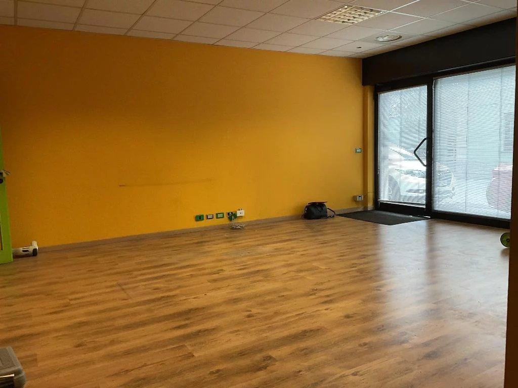 Negozio in vendita a Vaprio D'Adda
