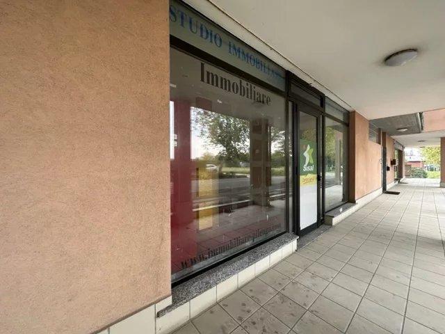 Negozio in affitto a Vaprio D'Adda