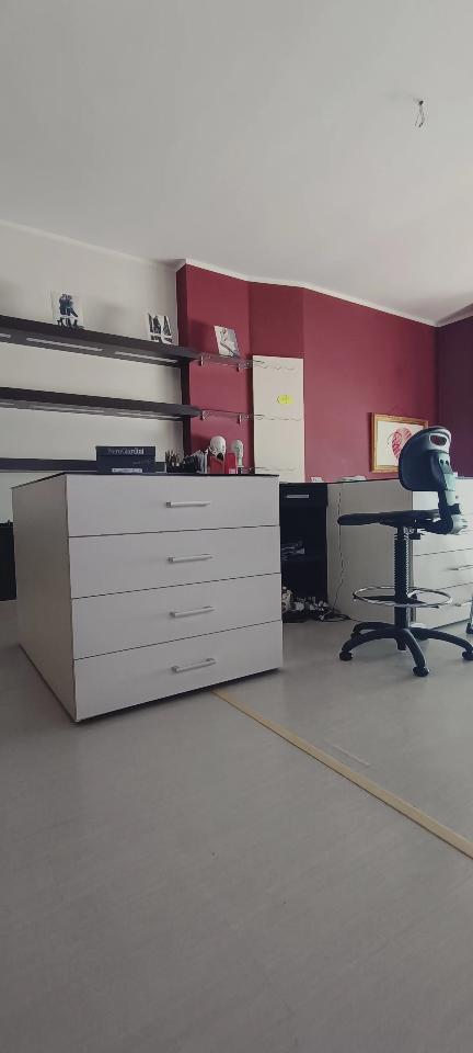 Negozio in affitto a Vaprio D'Adda