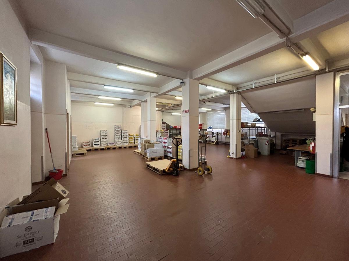 Magazzino in vendita a Beinasco