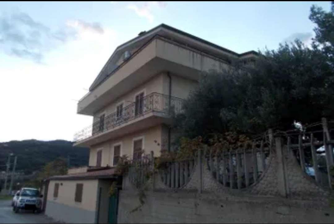 Appartamento in vendita a Davoli