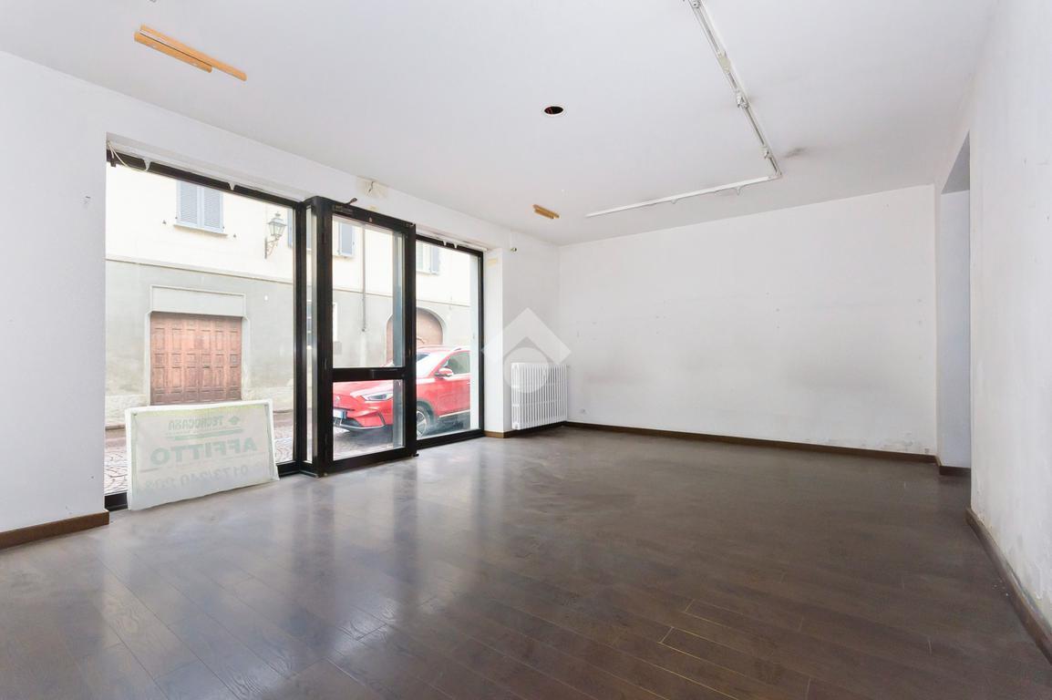 Negozio in affitto a Bra