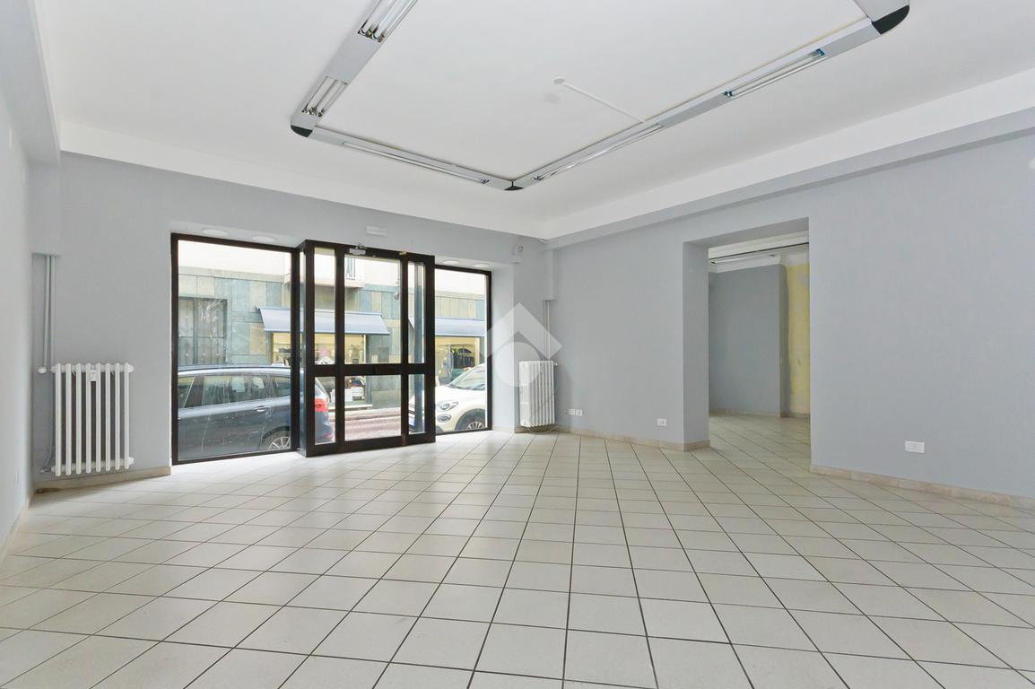 Negozio in affitto a Bra