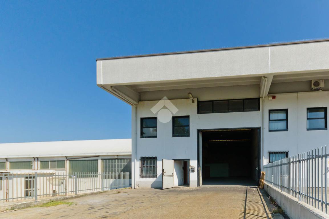 Capannone in vendita a Bra