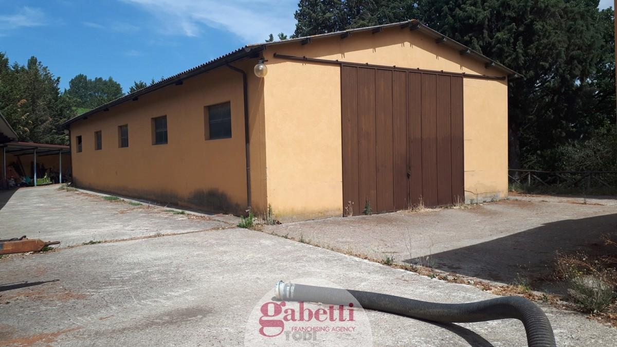 Capannone in vendita a Todi