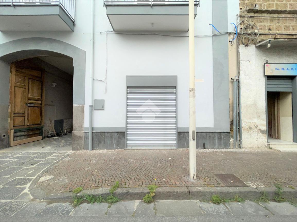 Negozio in affitto a Frattamaggiore