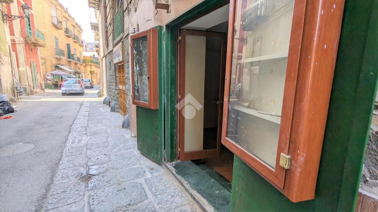 Negozio in vendita a Casoria