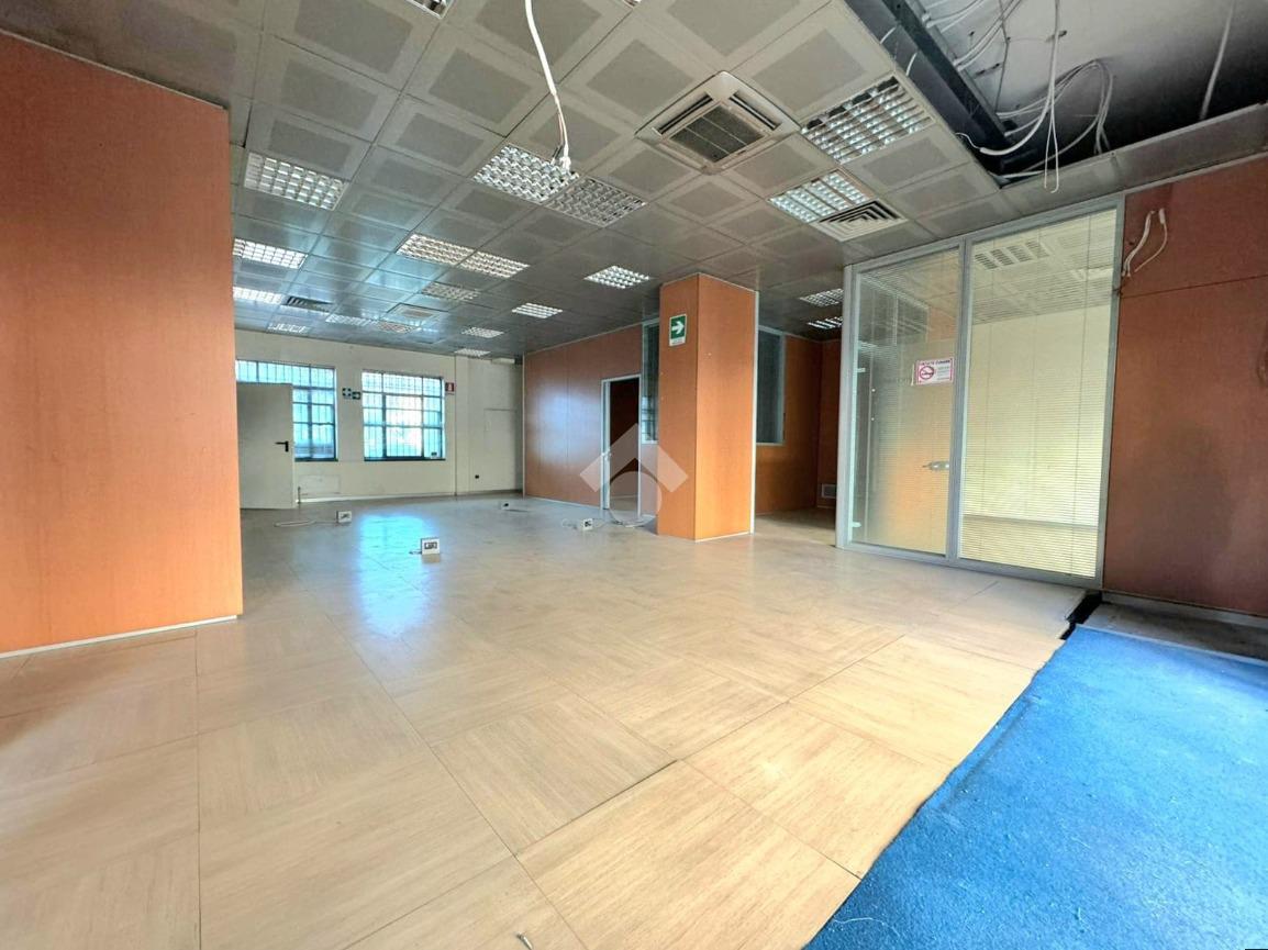 Negozio in affitto a Frattamaggiore