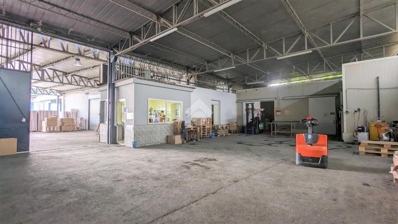 Capannone in affitto a Crispano