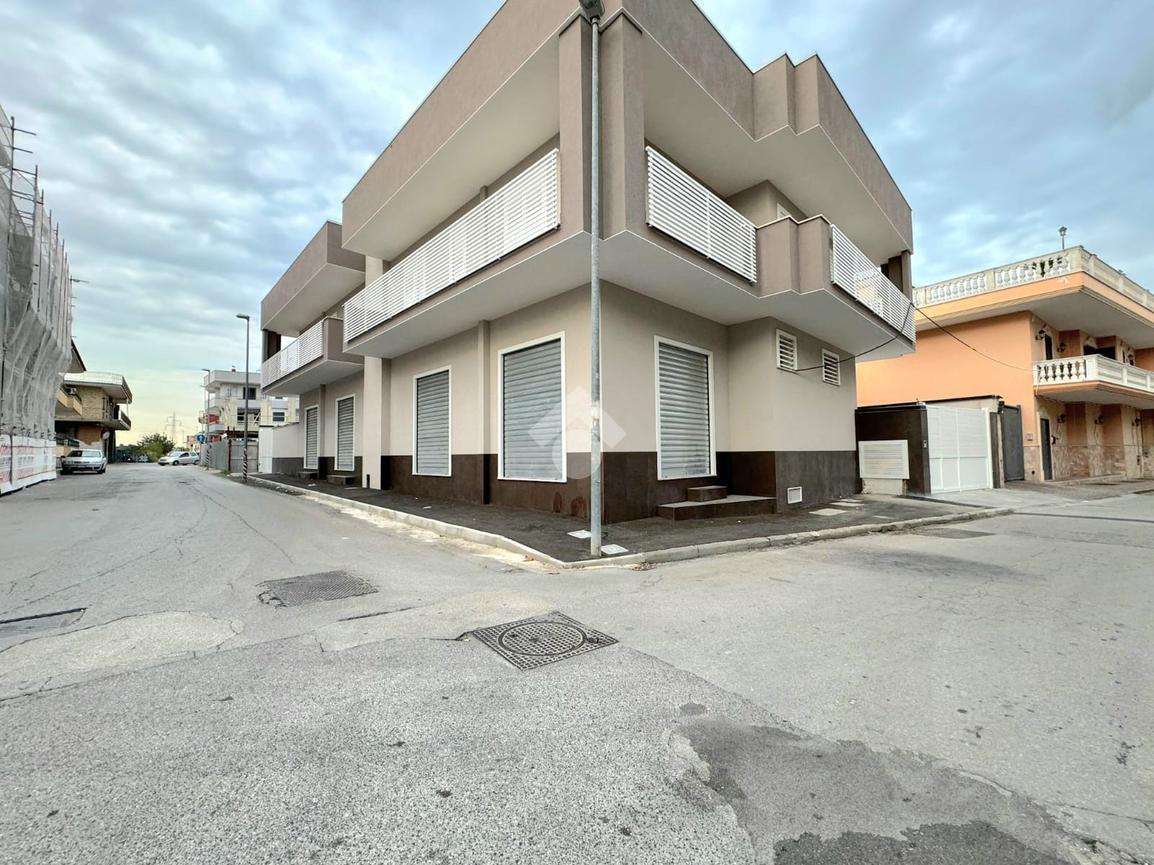 Negozio in affitto a Crispano