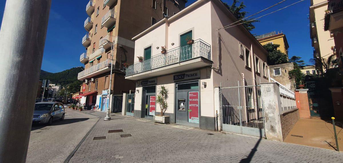 Negozio in affitto a Salerno