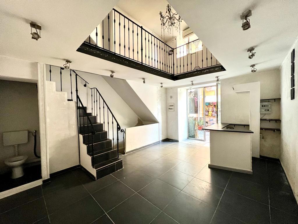 Negozio in affitto a Pozzuoli