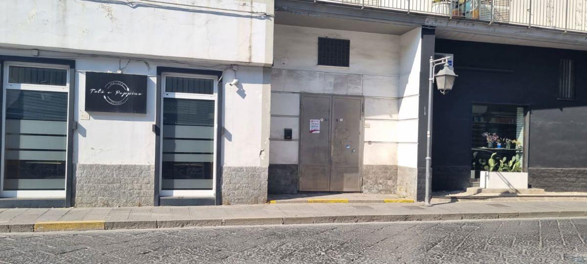 Negozio in affitto a Pomigliano D'Arco