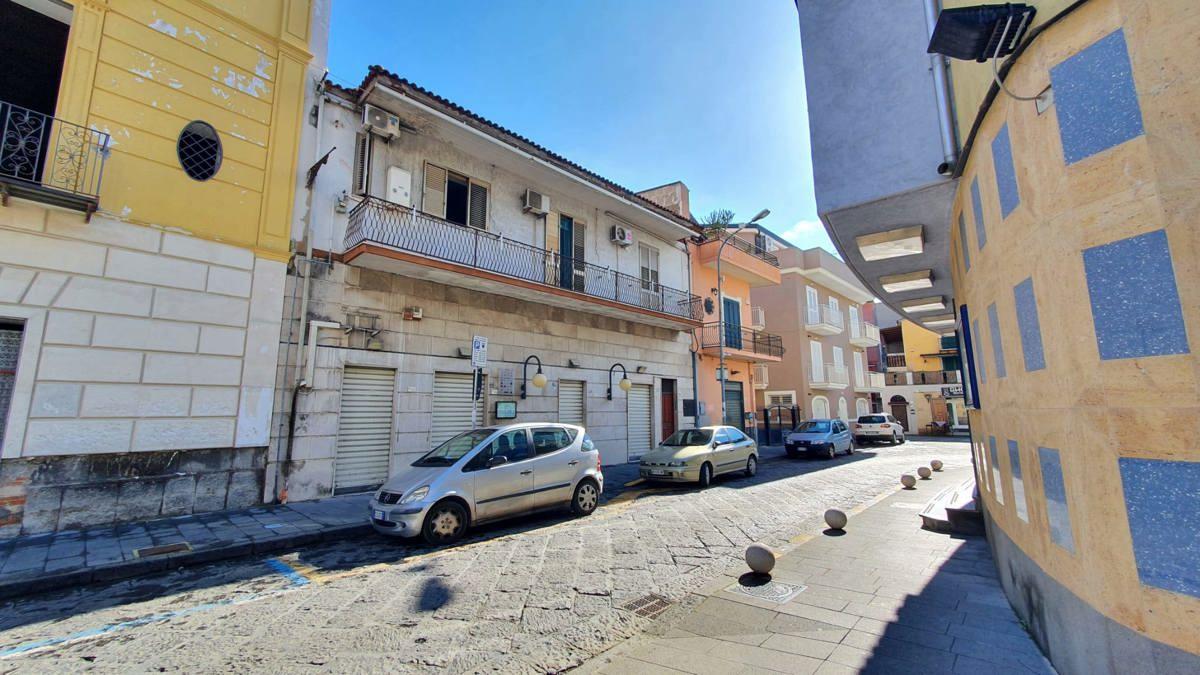 Negozio in vendita a Pomigliano D'Arco
