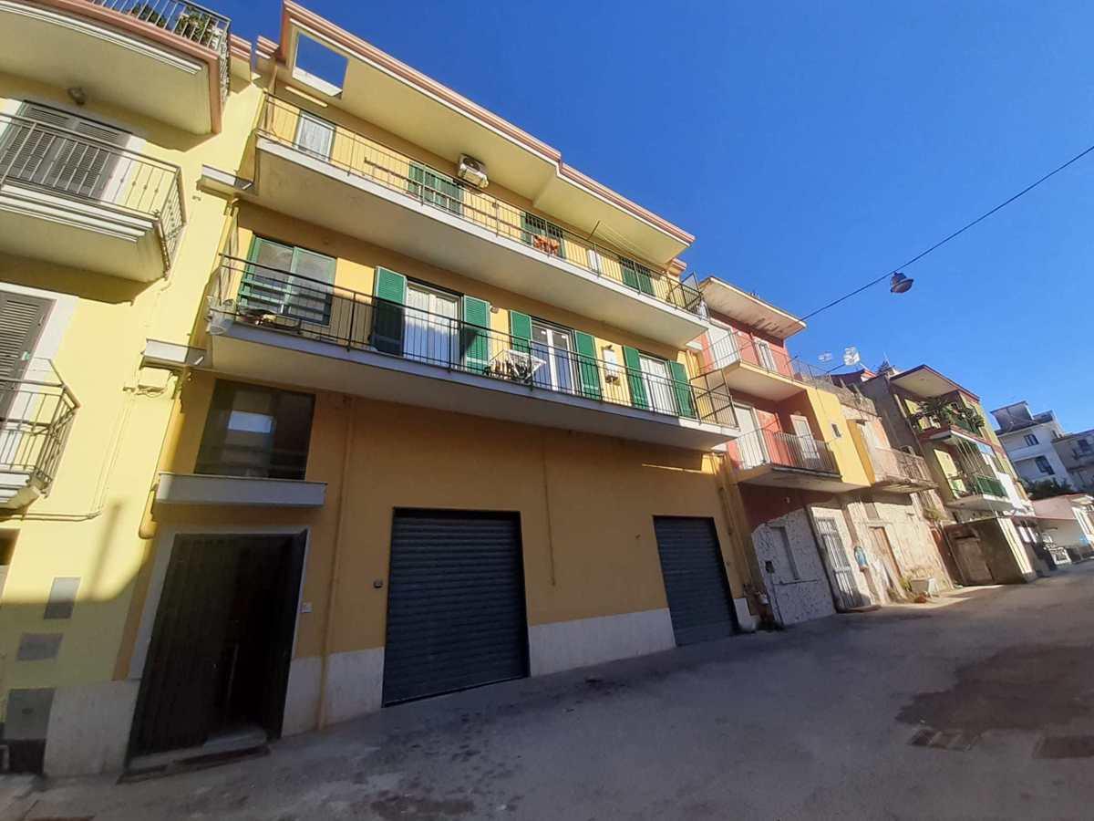 Palazzo in vendita a Pomigliano D'Arco